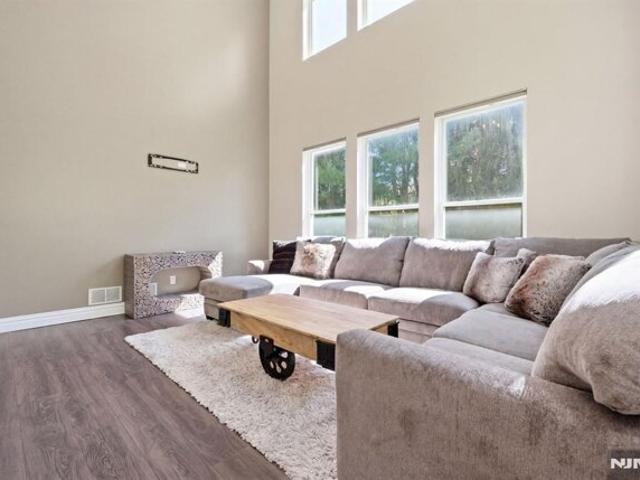Aspen Ct, Hardyston, Home For Sale