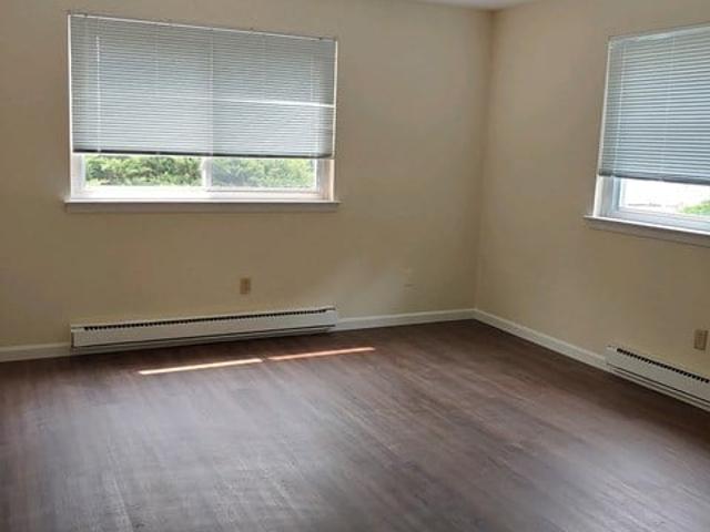 Aspen Falls Apartments 3 Bedrooms, 1 Bathroom
