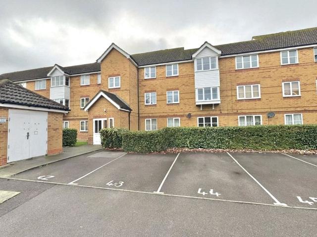Aspen Grove, Aldershot, Hampshire GU12, 2 bed flat to rent, £1,300 pcm | PrimeLocation