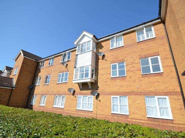 Aspen Grove, Aldershot, Hampshire GU12, 2 bed flat to rent, £1,250 pcm | PrimeLocation