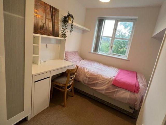 Aspen Grove, Aldershot, Hampshire GU12, 7 bed shared accommodation to rent, £641 pppm | PrimeLocation