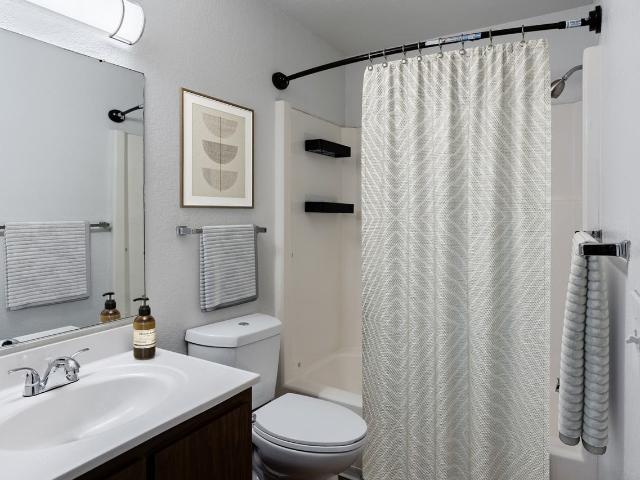 Aspen Lakes 1 Bedroom Apartment for Rent at 1701 Knapp St Ne, Grand Rapids, MI 49505 Creston
