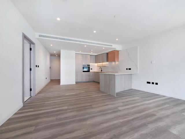 Aspen, Marsh Wall, Canary Wharf. 1 bed apartment to rent £3,000 pcm £692 pw