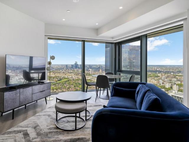 Aspen, Marsh Wall, London, E22 2 bed apartment to rent £4,500 pcm £1,038 pw