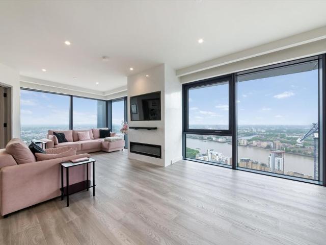 Aspen Marsh Wall, London, E22. 2 bed flat to rent £4,749 pcm £1,096 pw