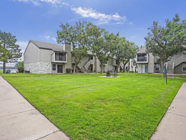Aspen Park Apartments 2 Bedroom Apartment for Rent at 8405 W Central Ave, Wichita, KS 67212