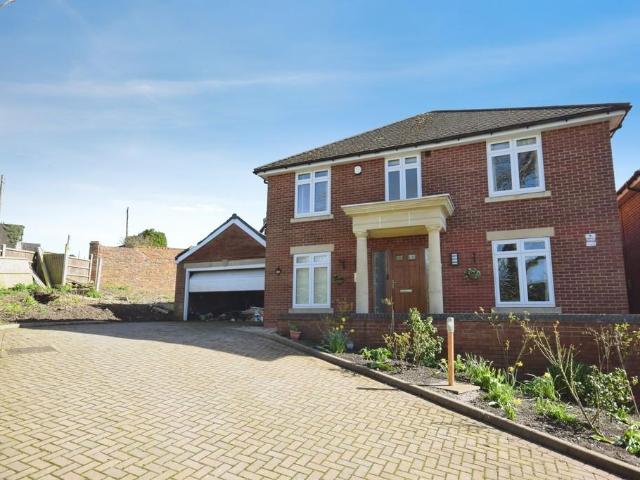 Aspen Rise, Clayton 4 bed detached house to rent £1,995 pcm £460 pw