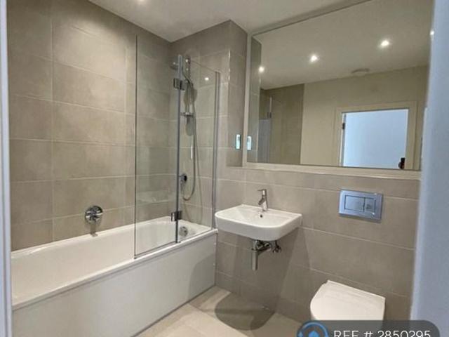 Aspen Road, High Wycombe, HP10 2 bed flat to rent £1,800 pcm £415 pw