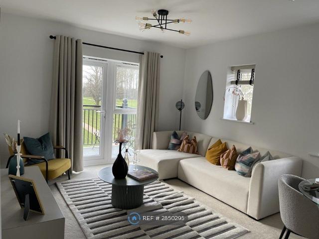 Aspen Road, High Wycombe HP10, 2 bed flat to rent, £1,800 pcm | PrimeLocation