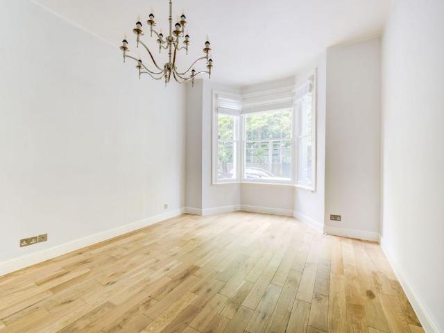 Aspenlea road, Barons Court, London, W6 5 bed terraced house to rent £6,067 pcm £1,400 pw