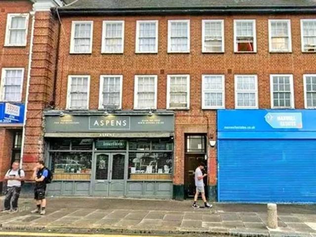 Aspens, Watling Avenue, London, HA8 0LU, United Kingdom | 2 bed apartment for rent #167265778 | Rentberry