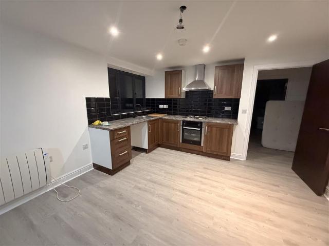 Aspley Lane, Nottingham NG8, 1 bed flat to rent, £850 pcm | PrimeLocation