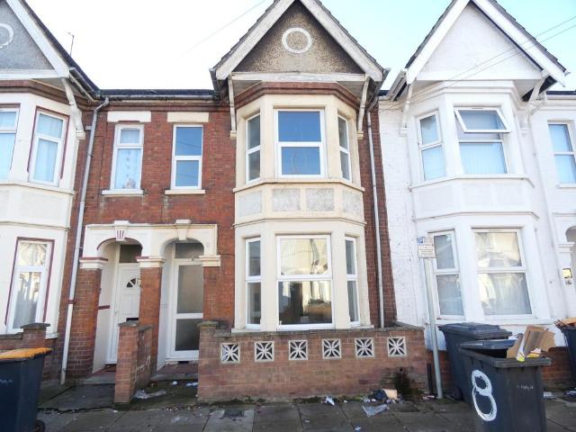 Aspley Road, Bedford 4 bed terraced house to rent £1,525 pcm £352 pw