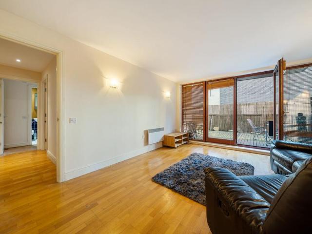 Assam Street, Naylor Building West, E1 2 bed flat to rent £2,700 pcm £623 pw