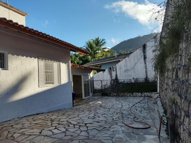 Assobradada à Venda em Bairro Nobre de Ilhabela