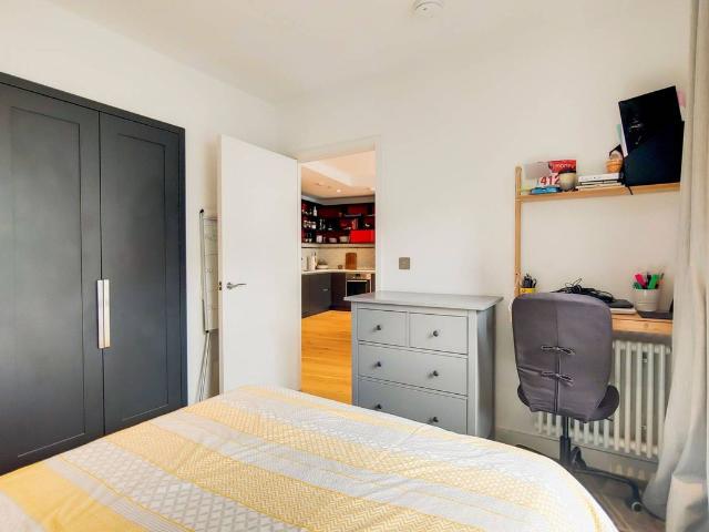 Astell House, Canary Wharf, London E14, 1 bed flat to rent, £2,384 pcm | PrimeLocation