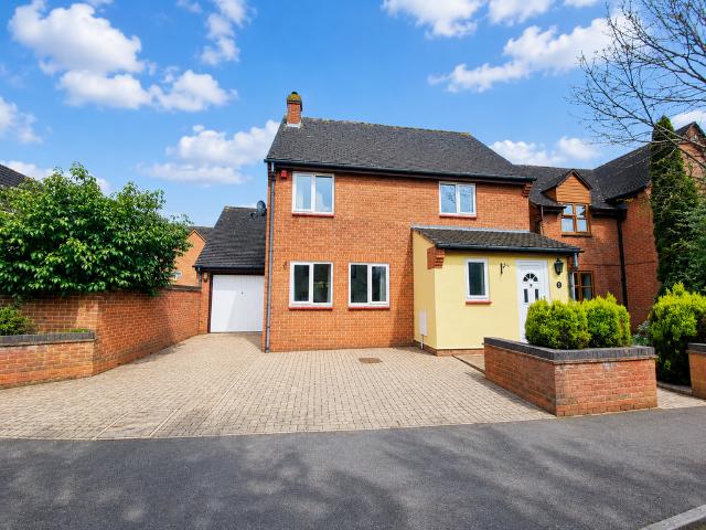 Astlethorpe, Milton Keynes, MK8 4 bed semi detached house to rent £2,100 pcm £485 pw