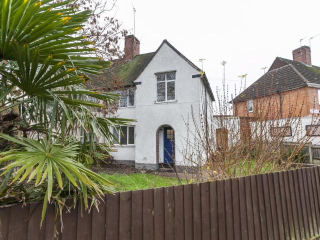 Astley Close, Leicester, LE3 3 bed semi detached house to rent £1,275 pcm £294 pw