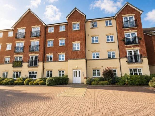 Astley Brook Close, Bolton BL1, 2 bed flat to rent, £799 pcm | PrimeLocation