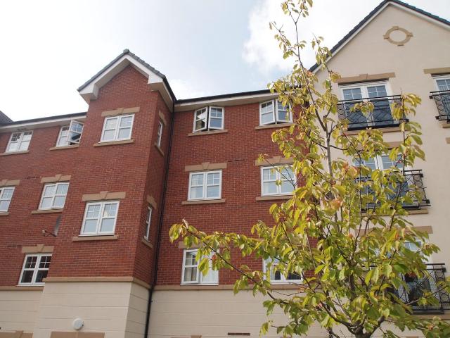 Astley Brook Close, Bolton BL1, 2 bed flat to rent, £800 pcm | PrimeLocation