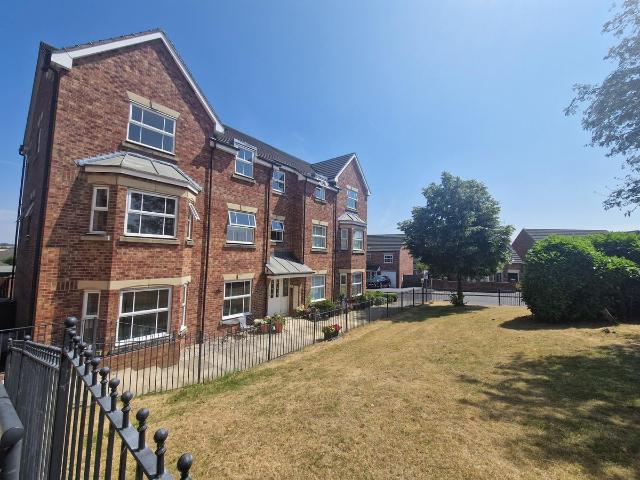 Aston Chase, Hemsworth, Pontefract WF9, 2 bed flat to rent, £775 pcm | PrimeLocation