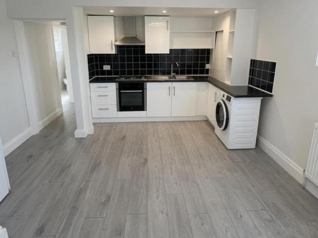 Aston Mews, Romford RM6 2 bed apartment to rent £1,450 pcm £335 pw