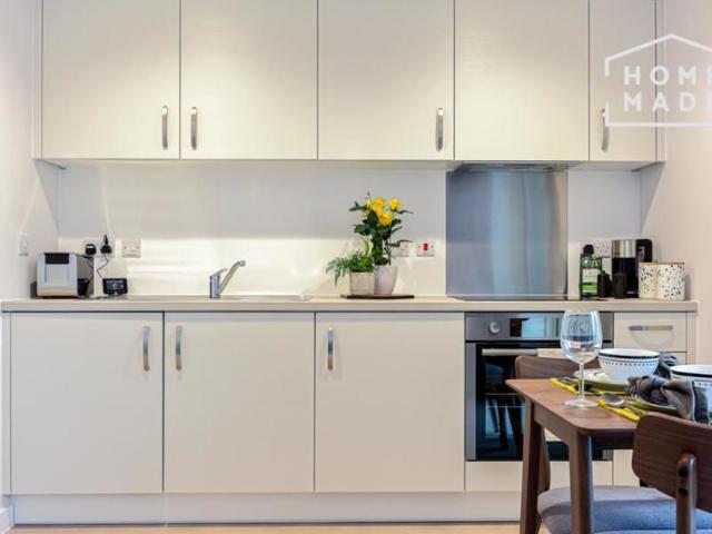 Aston Place, B1