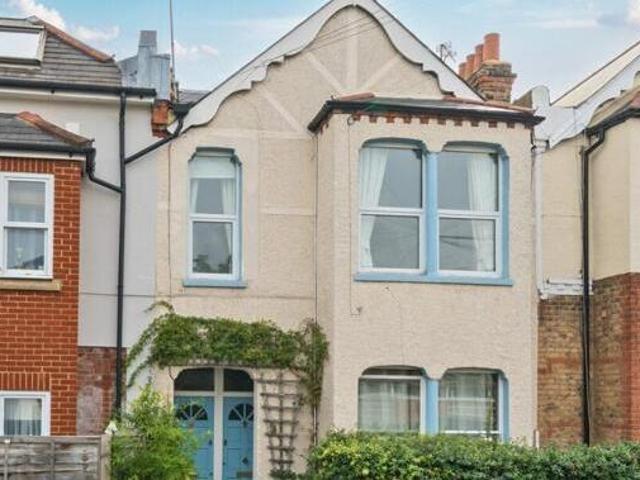 Astonville Street, Southfields, 3 Bedroom Flat