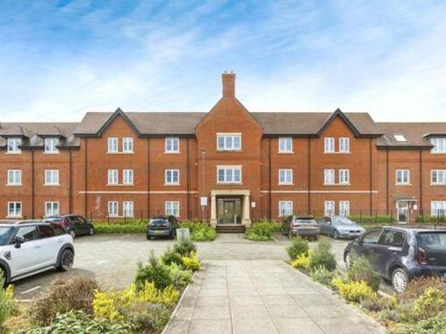 Astor Gardens, Taplow, 2 Bedroom Flat