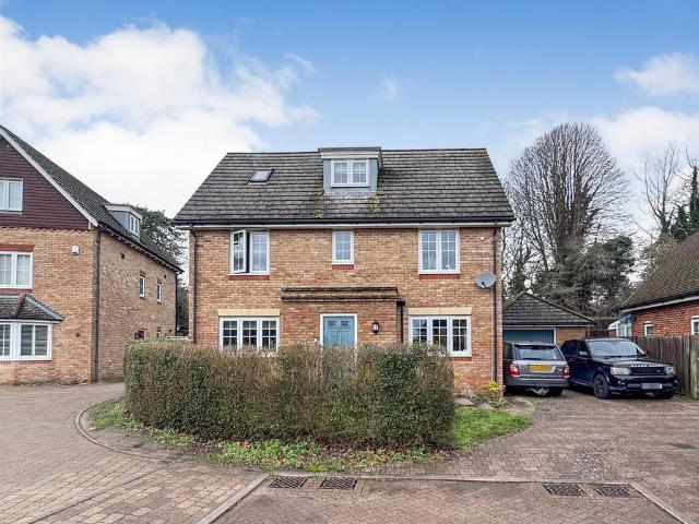 Astor Park, Maidstone ME16 4 bed detached house to rent £2,300 pcm £531 pw