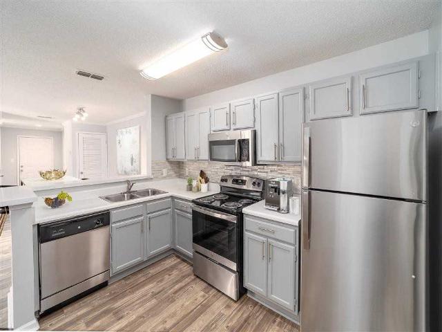 Astoria Apartments 3 Bedroom Apartment for Rent at 7070 Grelot Rd, Mobile, AL 36695 Thornhill