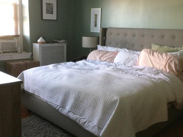 Astoria Ditmars large bedroom 11'x14' in 2FL house