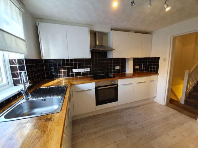Asylum Rd,Peckham, London 2 bed apartment to rent £1,800 pcm £415 pw
