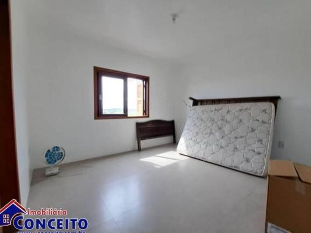 AP16 Excelente apartamento com 03 dormitórios no Balneário Mariluz