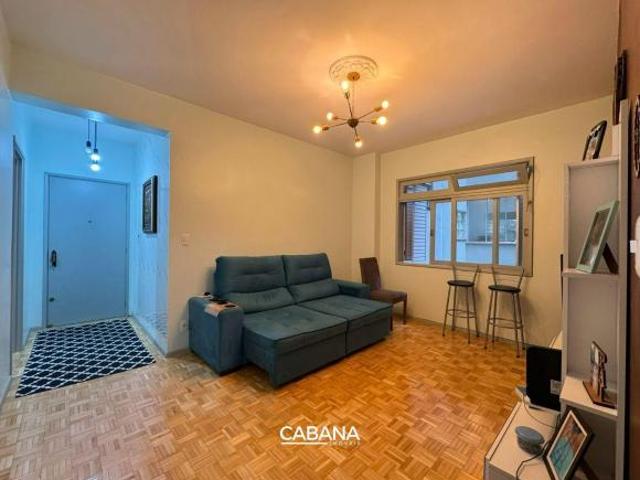 AP725 Apartamento semimobiliado no Centro