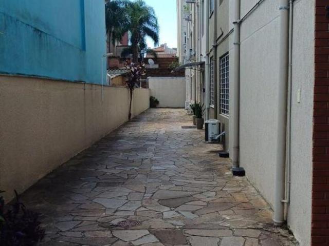Ap 2 dormitórios com dependência no Petrópolis