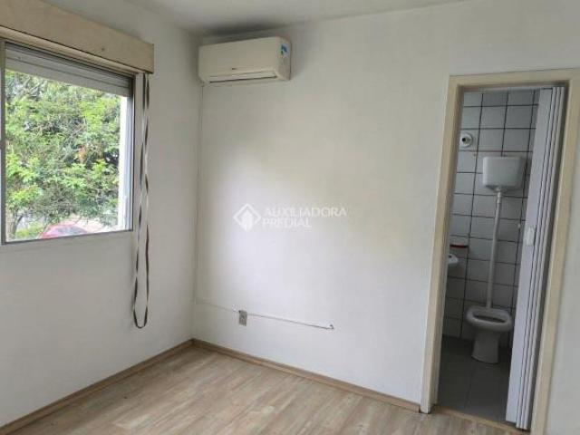 Ap de um dormitório no Bairro Santo Antônio, um lance de escadas