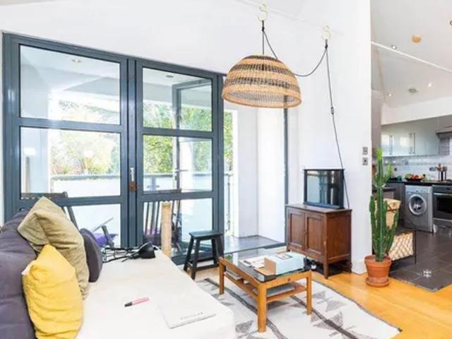 AP Dental Practice, 238 240 Bethnal Green Road, London, E2 6GR, United Kingdom | Studio apartment for rent #110711101 | Rentberry