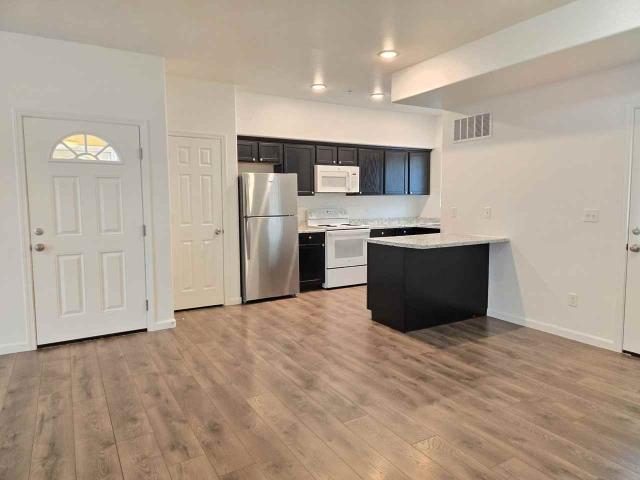 AP Properties 3 Bedroom Apartment for Rent at 1863 1863 & 1917 West 19th Avenue, Kennewick, WA 99337