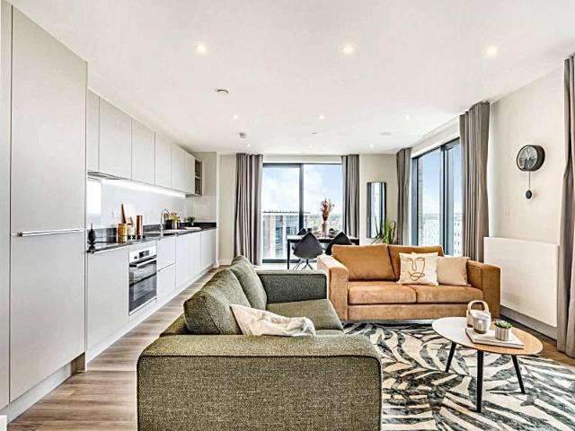 Apo apartments TW8 3 bed apartment to rent £3,500 pcm £808 pw