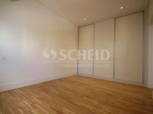 Apoartamento à venda no Golden Park, Moema. 244 m². 3 suítes, 4 vagas