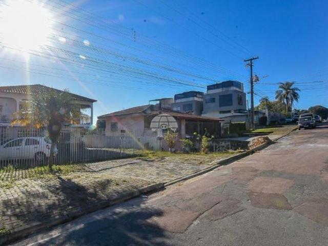 Apolar Imóveis, vende sobrado no Bairro Boa Vista, localização privilegiada, averbado, c/ 3 quartos