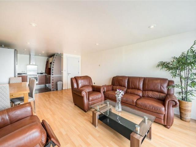 Apollo Building, London E14 2 bed flat to rent £2,400 pcm £554 pw