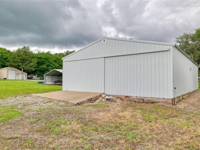Apache St, Canadian, OK 74425