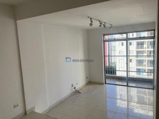 Aparatamento com 3 dormitorios, suite, sala, 2 vagas. Saude!