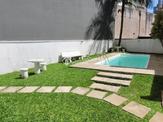 Aparatamento de um dormitório mobiliado com piscina a 3 quadras do mar em Torres