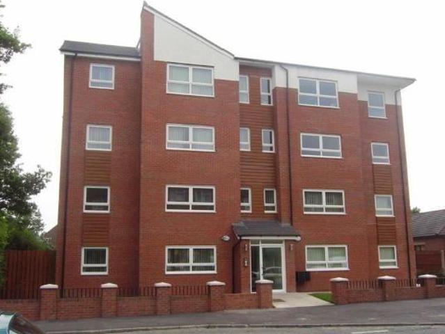 Apartment 3 51 55, Cornishway. 2 bed apartment to rent £1,000 pcm £231 pw