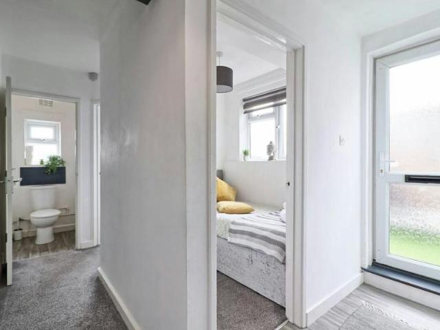 Apartment 3 Bedroom For Rent Hornchurch Hornchurch 3000 ES99232032