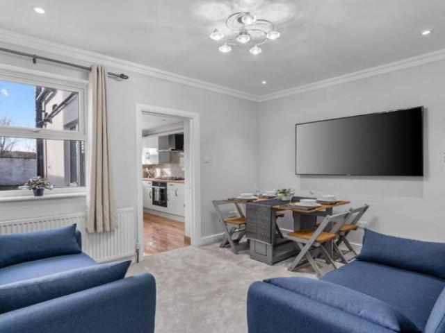 Apartment 3 Bedroom For Rent London London 3000 ELS99681878