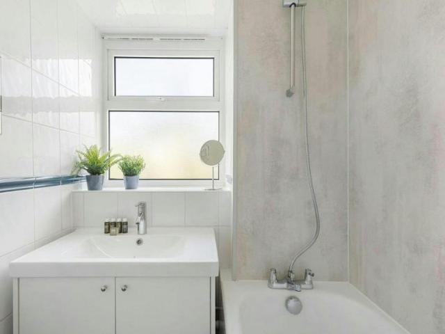 Apartment 3 Bedroom For Rent London London 4290 ELS101587966